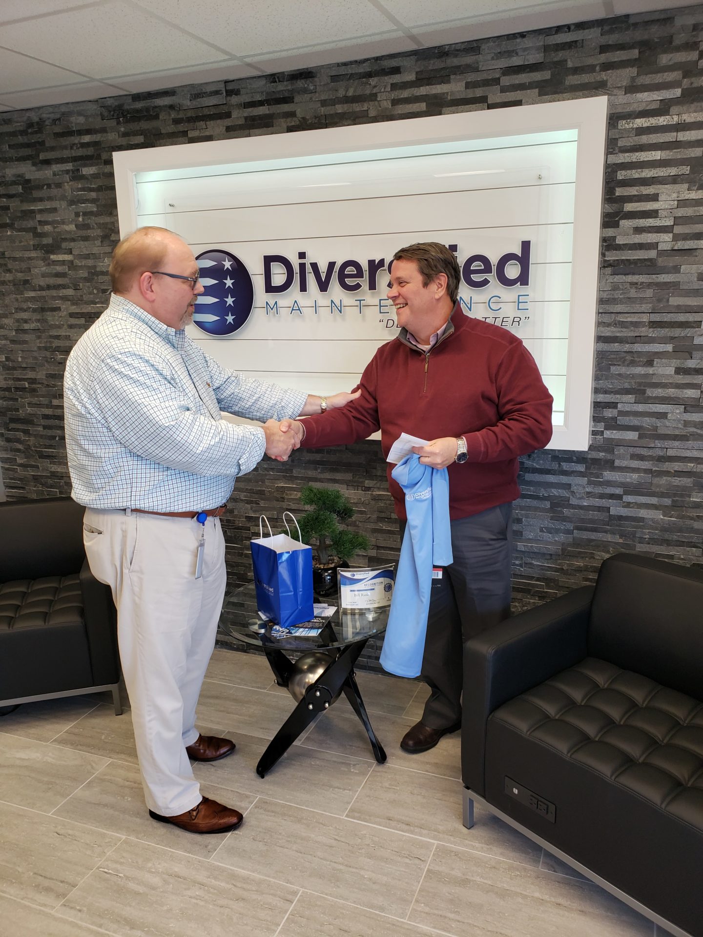 Bill Rush Receives 5 Year Service Award - Diversified Maintenance